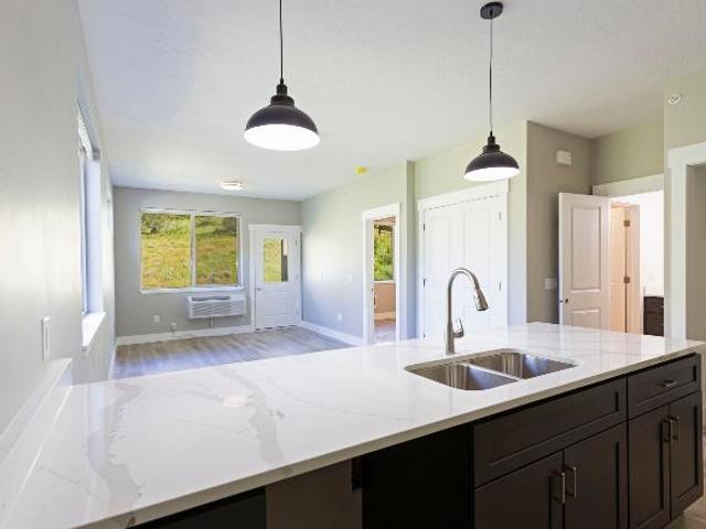2 Br, 2 bath, Condo 648 Highton Street