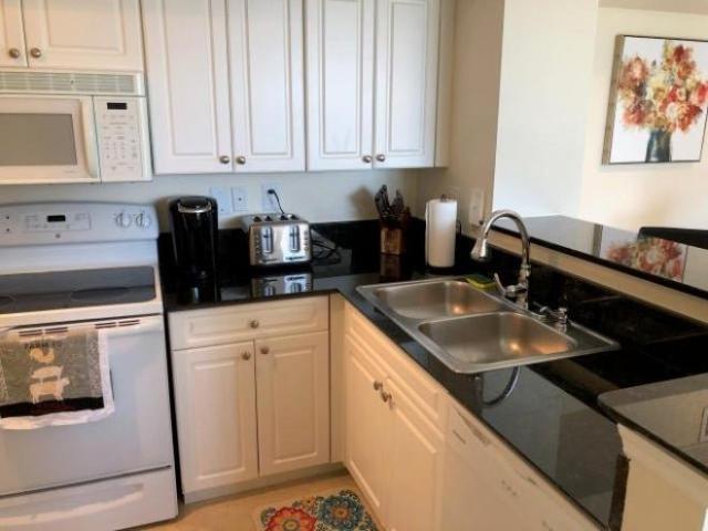 2 Br, 2 bath, Condo 651 Okeechobee Boulevard