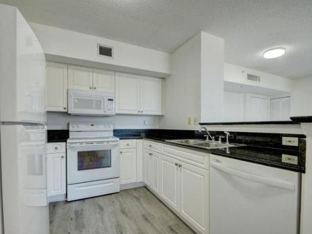 2 Br, 2 bath, Condo 651 Okeechobee Boulevard