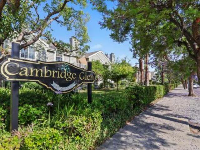 2 Br, 2 bath, Condo 6616 Clybourn Ave