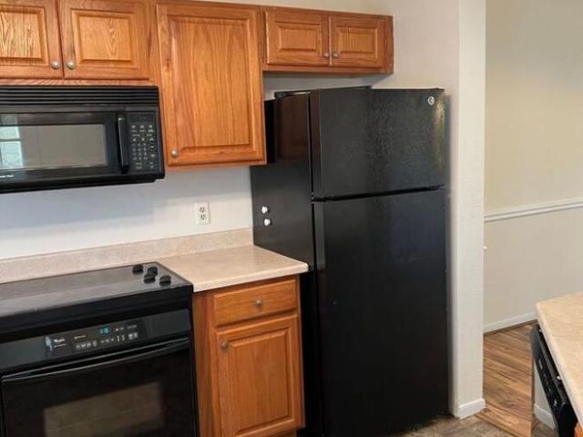 2 Br, 2 bath, Condo 668 Gateway Drive SE