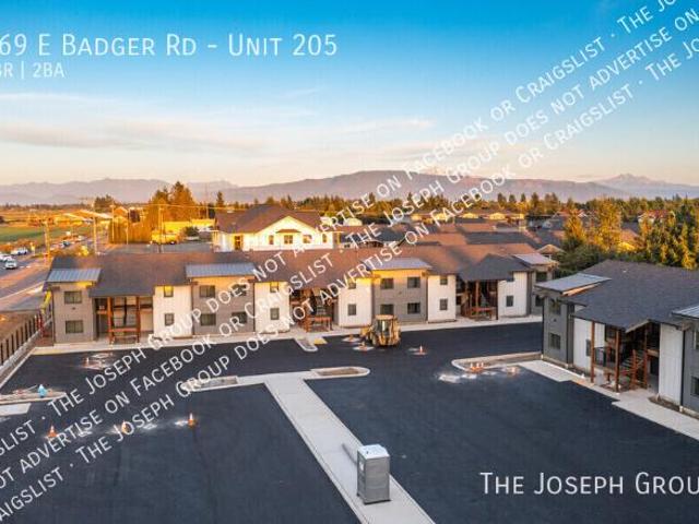 2 Br, 2 bath, Condo 669 E Badger Rd