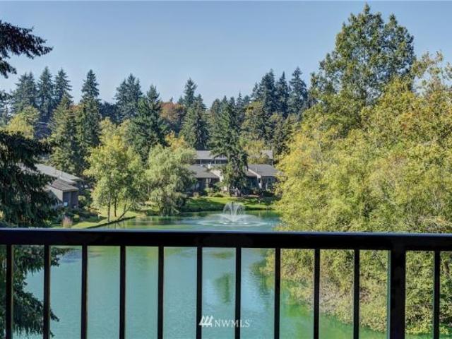 2 Br, 2 bath, Condo 6702 139th Ave NE