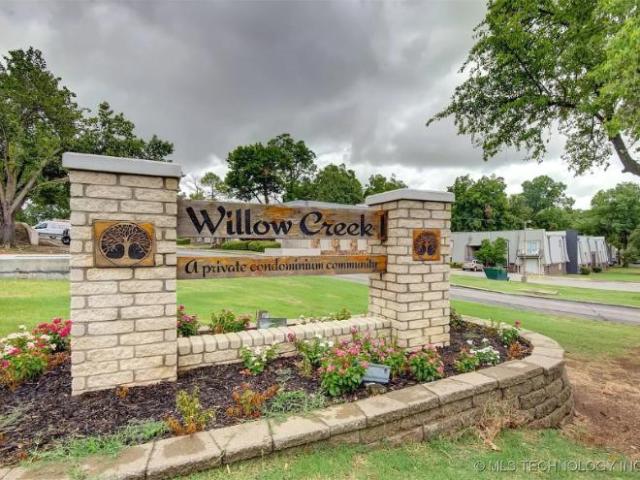2 Br, 2 bath, Condo 6814 S Toledo Ave