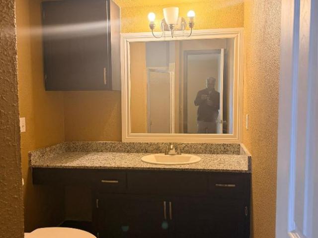 2 Br, 2 bath, Condo 6816 S Toledo Ave