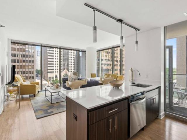 2 Br, 2 bath, Condo 68 E Lake St
