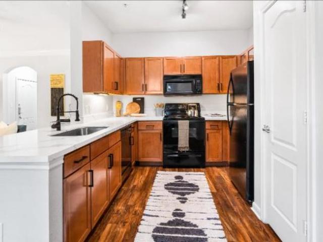 2 Br, 2 bath, Condo 6900 Lake Woodlands Dr
