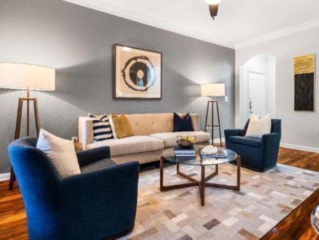 2 Br, 2 bath, Condo 6900 Lake Woodlands Dr