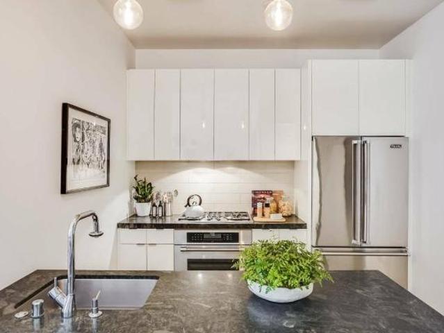 2 Br, 2 bath, Condo 6 Mint Plaza