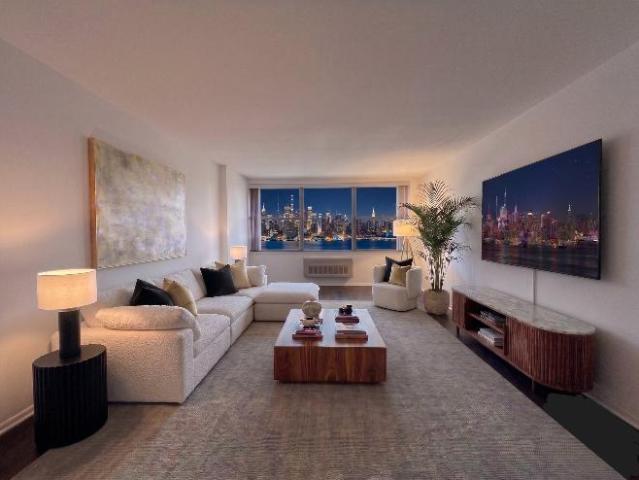2 Br, 2 bath, Condo 7002 Boulevard East