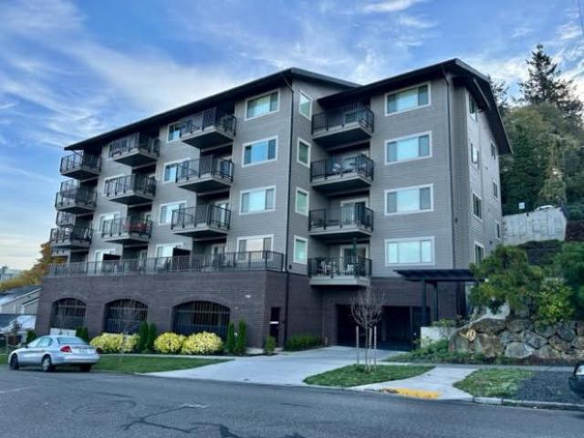 2 Br, 2 bath, Condo 700 N State St