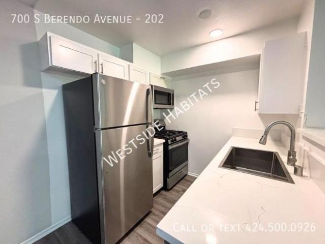 2 Br, 2 bath, Condo 700 S Berendo Avenue