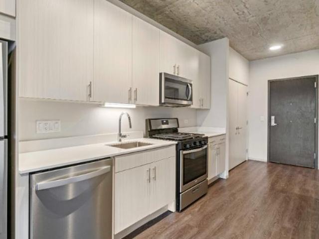 2 Br, 2 bath, Condo 701 S Clark Street