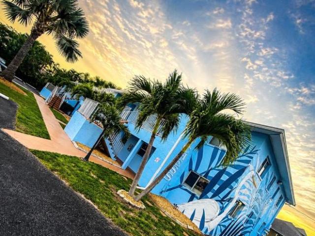 2 Br, 2 bath, Condo 706 Se 13th Ct