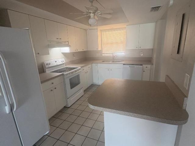 2 Br, 2 bath, Condo 706 Se 13th Ct
