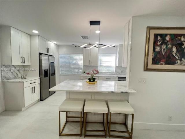 2 Br, 2 bath, Condo 708 Normandy O