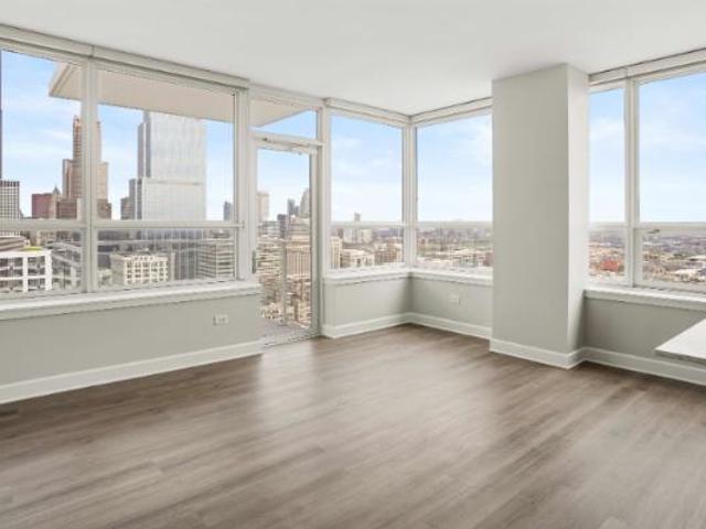 2 Br, 2 bath, Condo 709 W Adams St