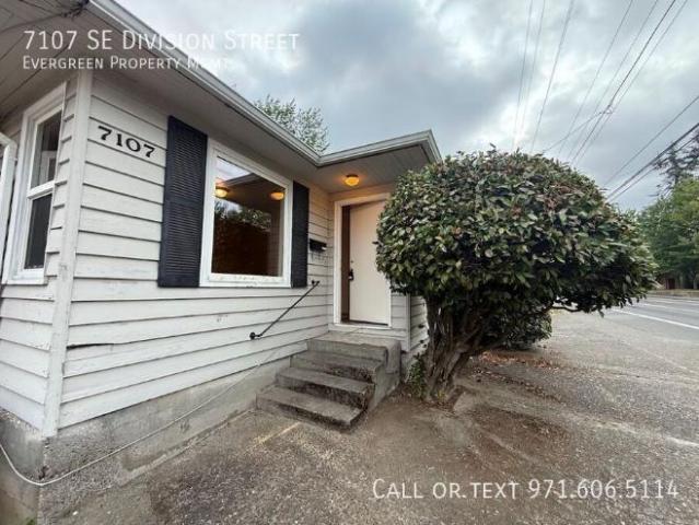 2 Br, 2 bath, Condo 7107 SE Division Street