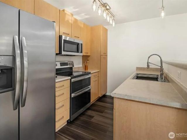 2 Br, 2 bath, Condo 710 240th Way SE
