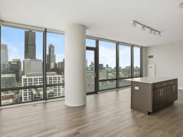 2 Br, 2 bath, Condo 711 W Adams