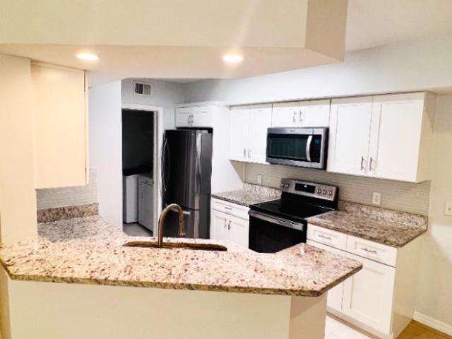 2 Br, 2 bath, Condo 713 Crest Pines Dr