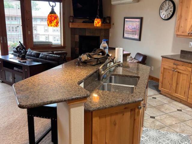 2 Br, 2 bath, Condo 7175 Hwy 93