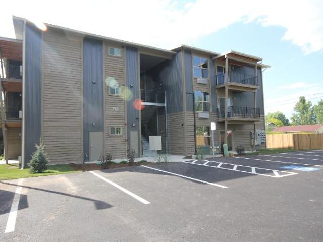 2 Br, 2 bath, Condo 718 Edgewood Place