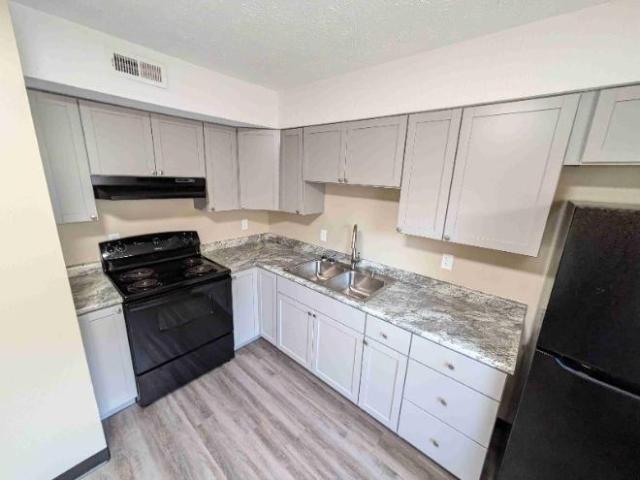 2 Br, 2 bath, Condo 7219 W Susan Street