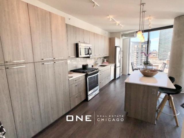 2 Br, 2 bath, Condo 724 W Couch