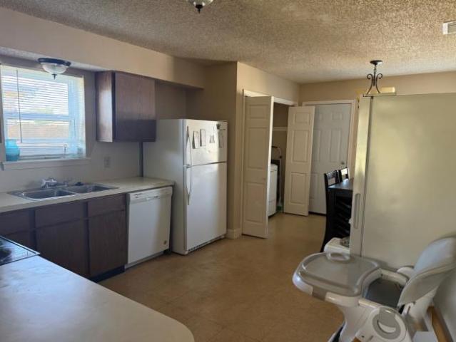 2 Br, 2 bath, Condo 725 Chaparral Cir