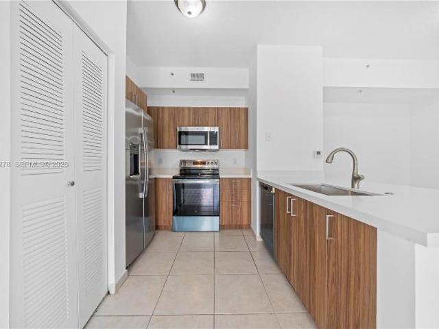 2 Br, 2 bath, Condo 7280 NW 114th Ave