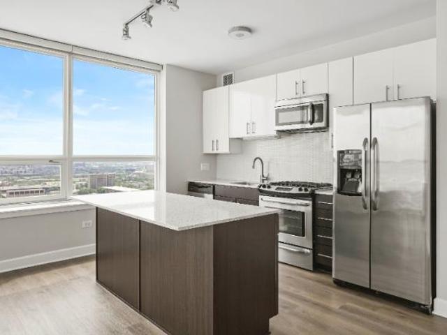 2 Br, 2 bath, Condo 728 W Adams St