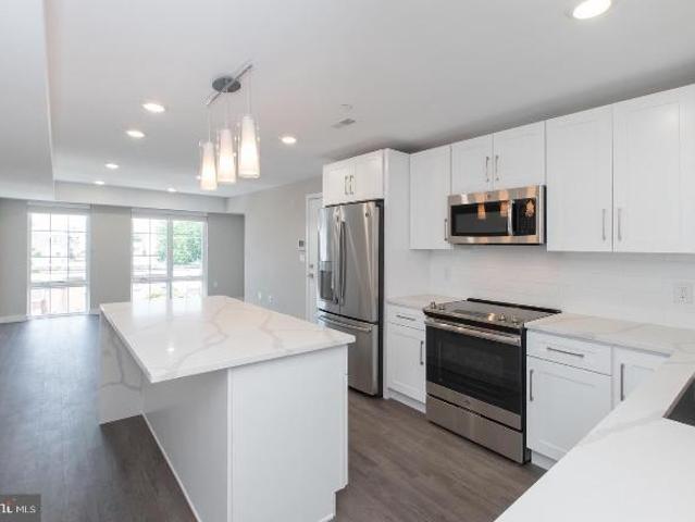 2 Br, 2 bath, Condo 729 N 20th St