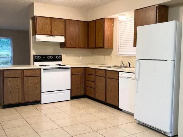 2 Br, 2 bath, Condo 733 Chaparral Circle