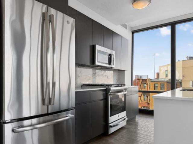 2 Br, 2 bath, Condo 736 N Aberdeen