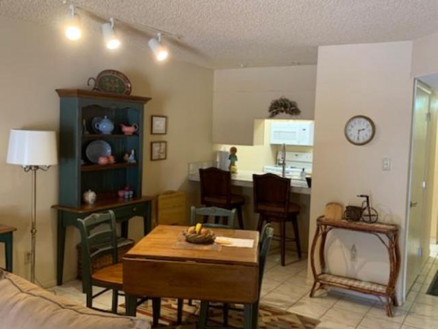 2 Br, 2 bath, Condo 7430 E Chaparral Road