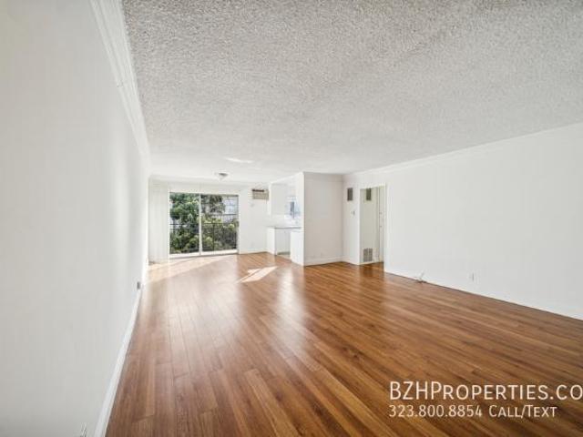 2 Br, 2 bath, Condo 7548 Hampton Ave