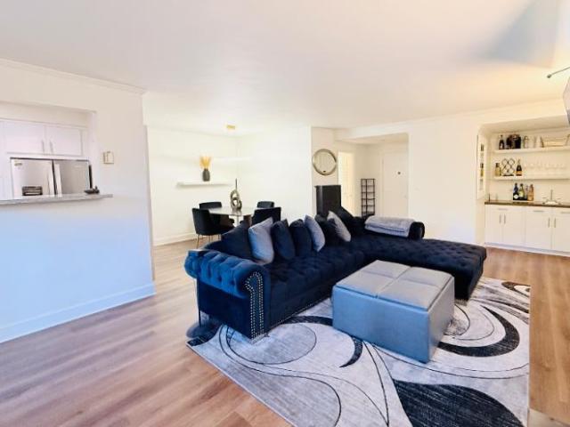 2 Br, 2 bath, Condo 7560 Hollywood Blvd
