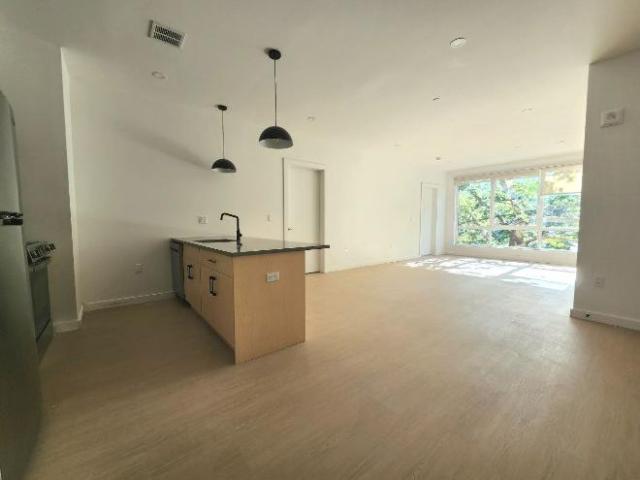 2 Br, 2 bath, Condo 75 Webster St