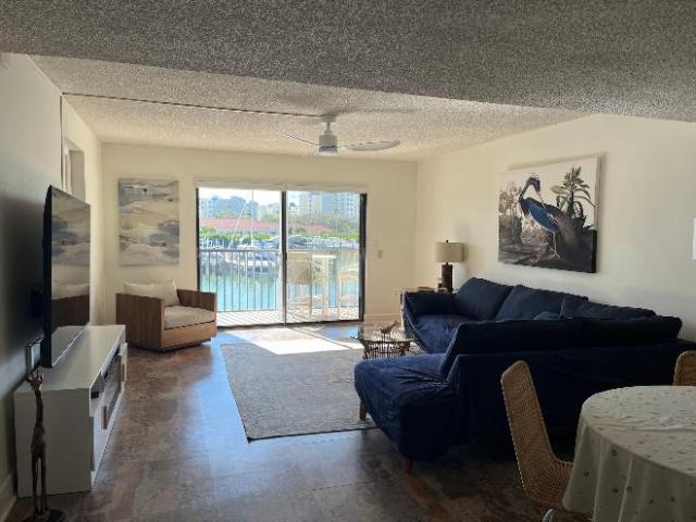 2 Br, 2 bath, Condo 7600 Sun Island Dr S