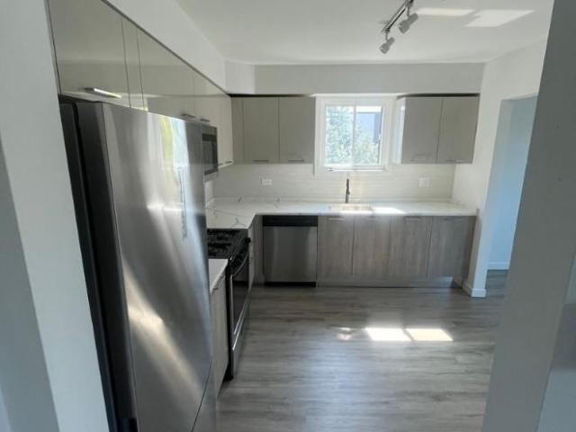 2 Br, 2 bath, Condo 7621 N Sheridan