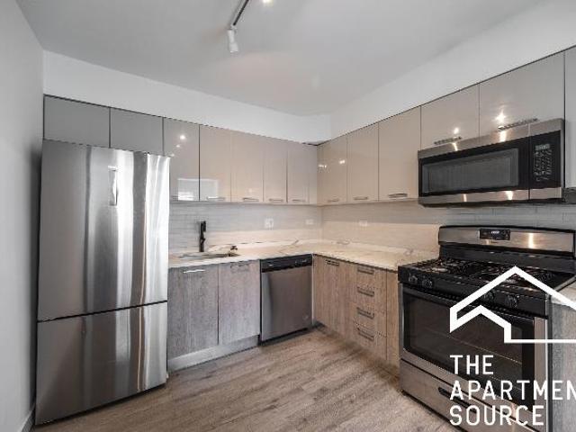 2 Br, 2 bath, Condo 7621 North Sheridan Rd
