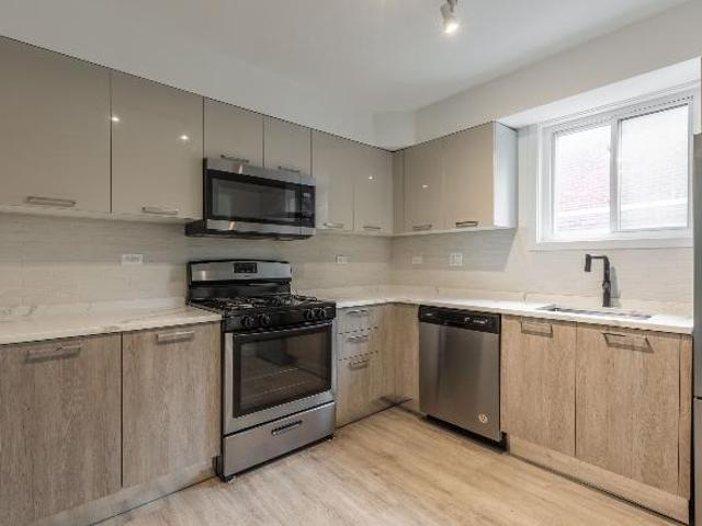 2 Br, 2 bath, Condo 7621 North Sheridan Rd