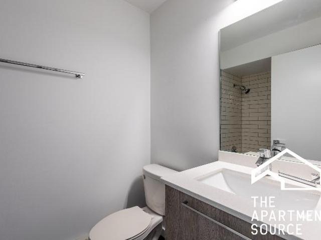 2 Br, 2 bath, Condo 7621 North Sheridan Rd