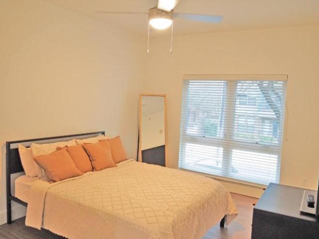 2 Br, 2 bath, Condo 7700 Greenway Blvd