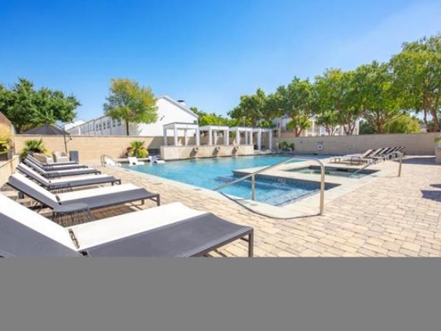 2 Br, 2 bath, Condo 7700 Greenway Blvd