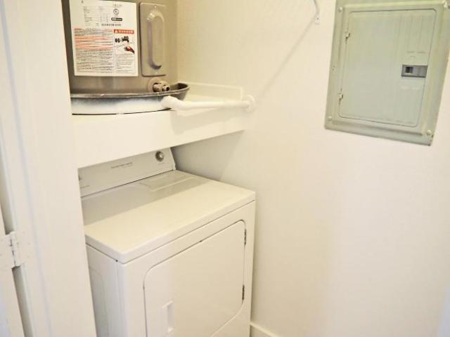 2 Br, 2 bath, Condo 7700 Greenway Blvd