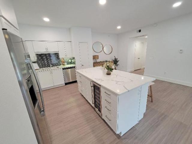 2 Br, 2 bath, Condo 7700 Greenway Blvd