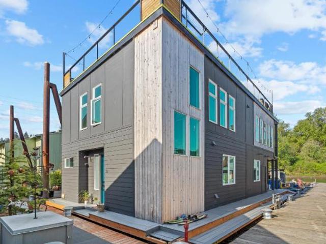 2 Br, 2 bath, Condo 7720 S Macadam Ave