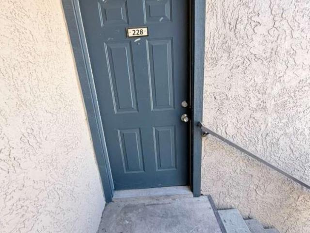 2 Br, 2 bath, Condo 777 W Campbell Ave